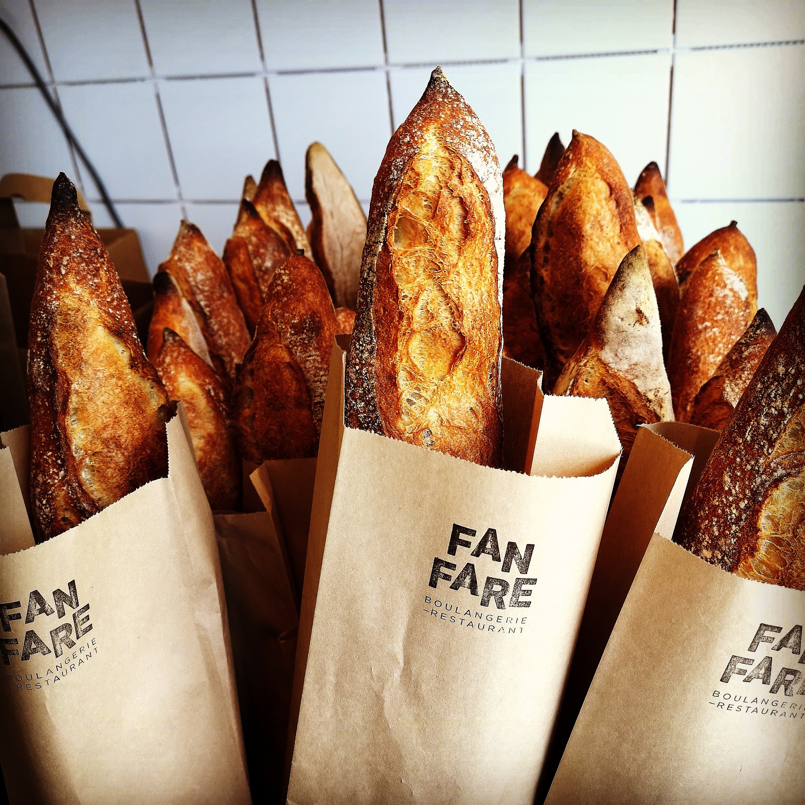 Brunch sur la rue Jarry, dans Villeray - Fanfare – Boulangerie Fanfare ...